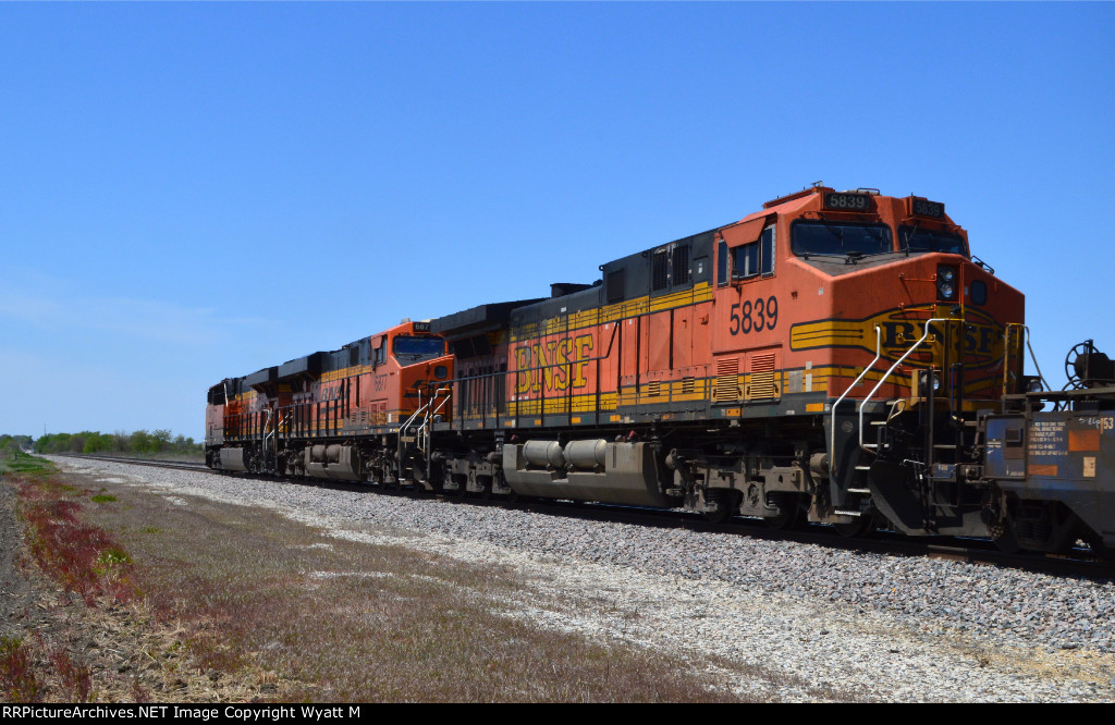 BNSF 5839